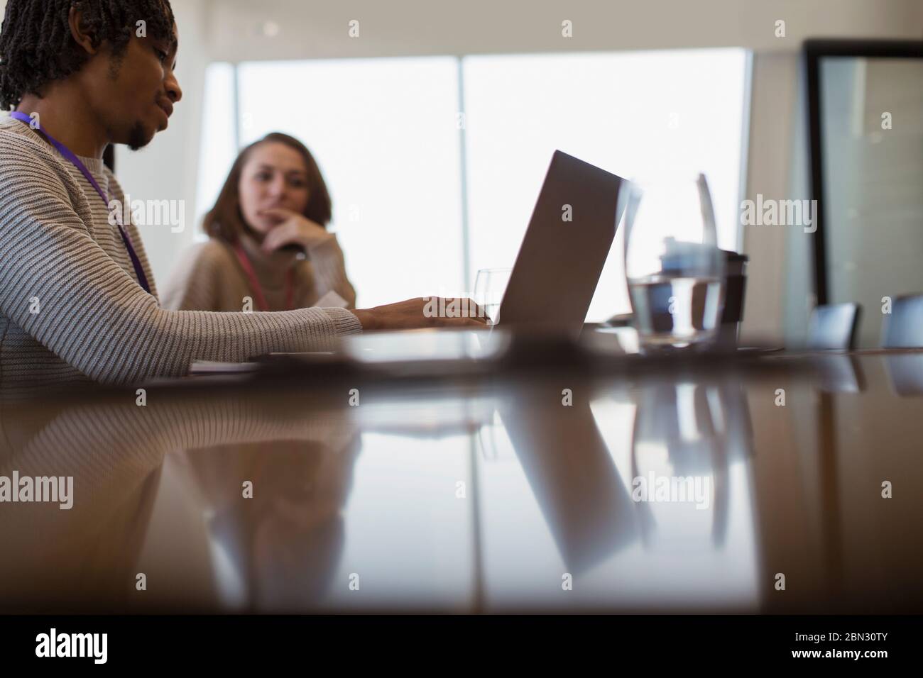 Meeting room technology hi-res stock photography and images - Alamy