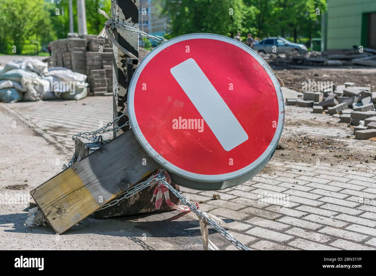 Inverted road sign chained to a pole during road repair. Dead End ...