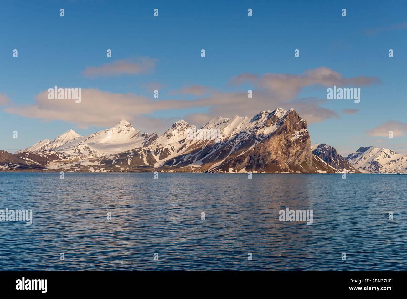 Arctic landscape with beautiful lighting in Svalbard Stock Photo - Alamy