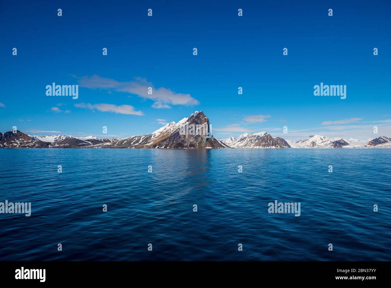 Arctic landscape with beautiful lighting in Svalbard Stock Photo - Alamy