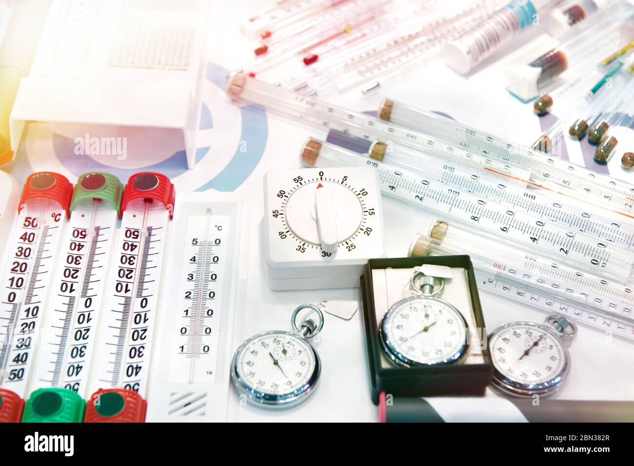 Glass beaker test tube thermometer hi-res stock photography and images ...