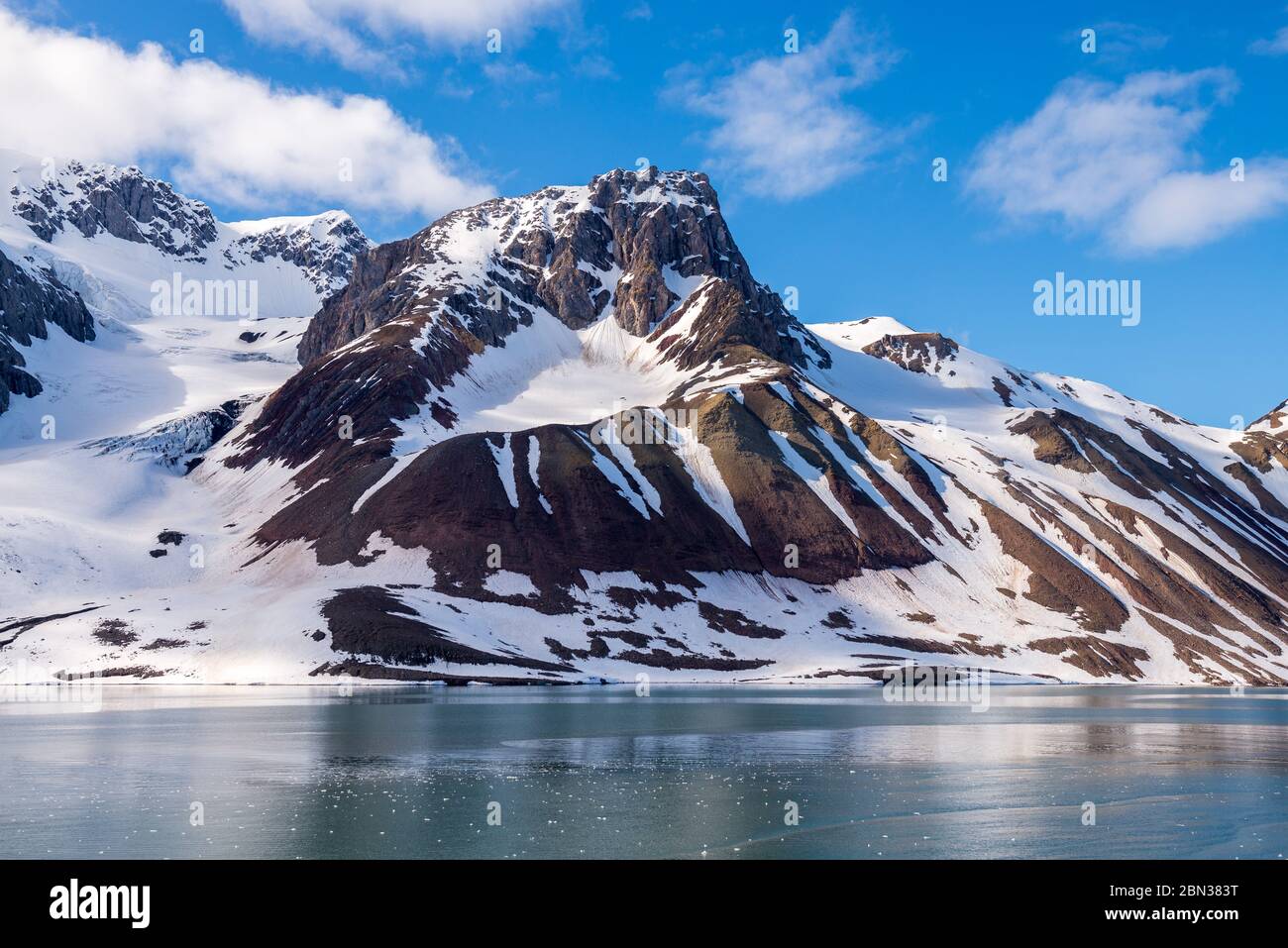 Arctic landscape with beautiful lighting in Svalbard Stock Photo - Alamy