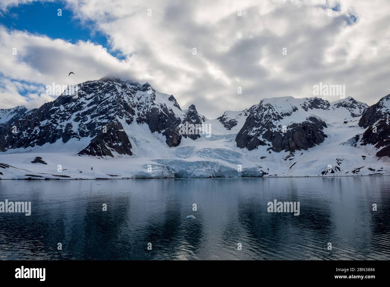 Arctic landscape with beautiful lighting in Svalbard Stock Photo - Alamy