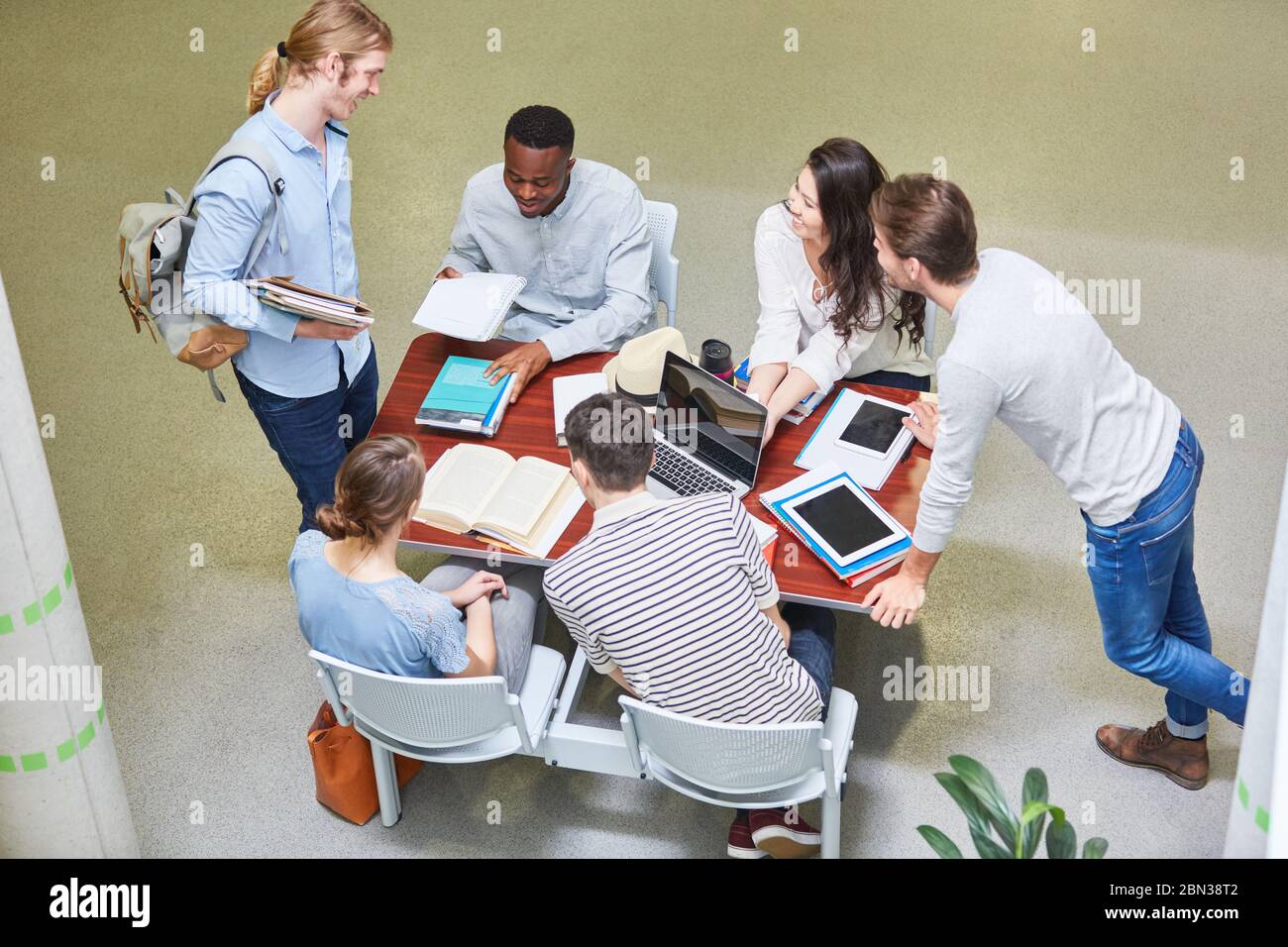Group learning university hi-res stock photography and images - Alamy