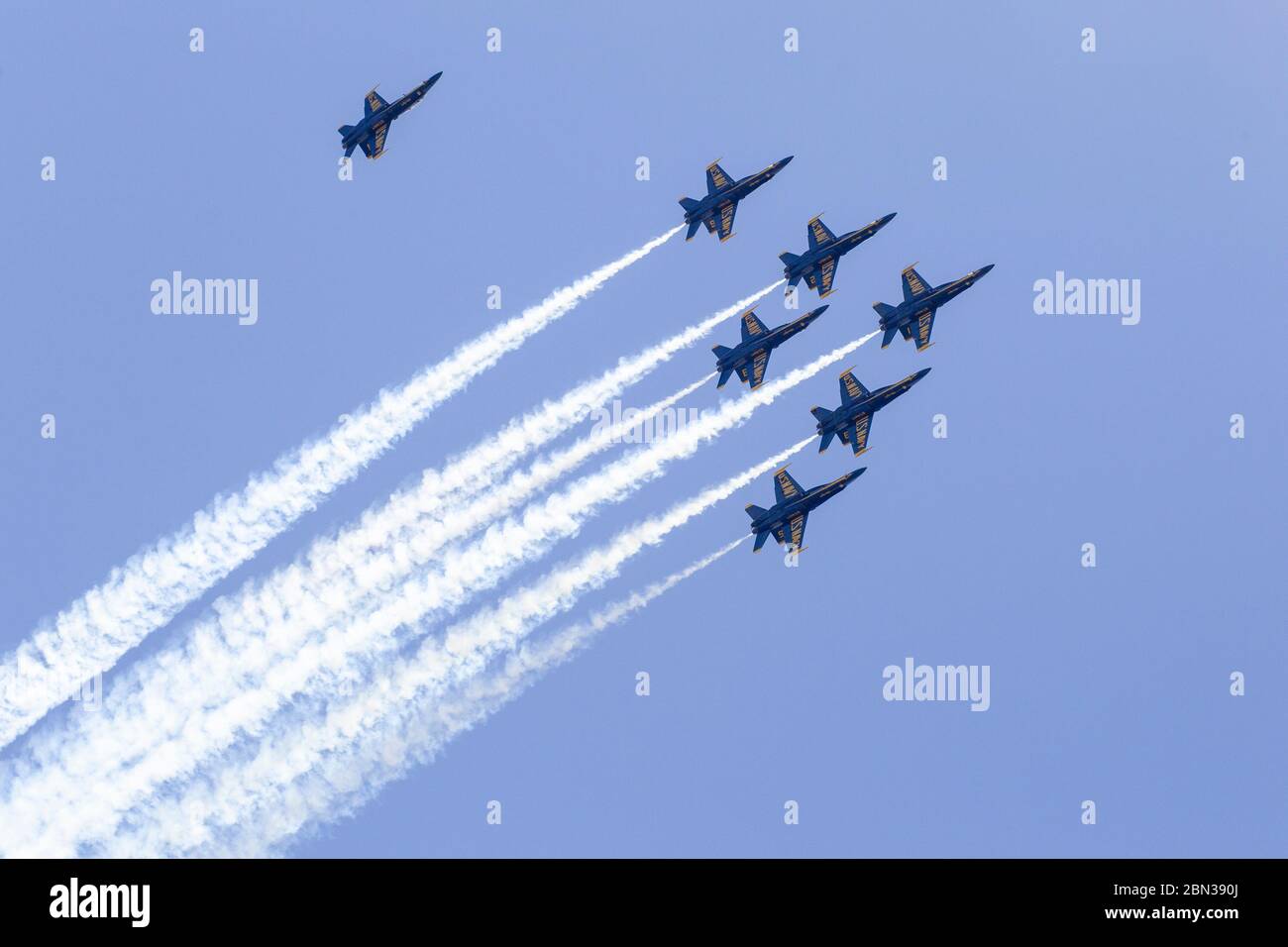 The Blue Angels fly over downtown Miami in a salute to frontline COVID ...