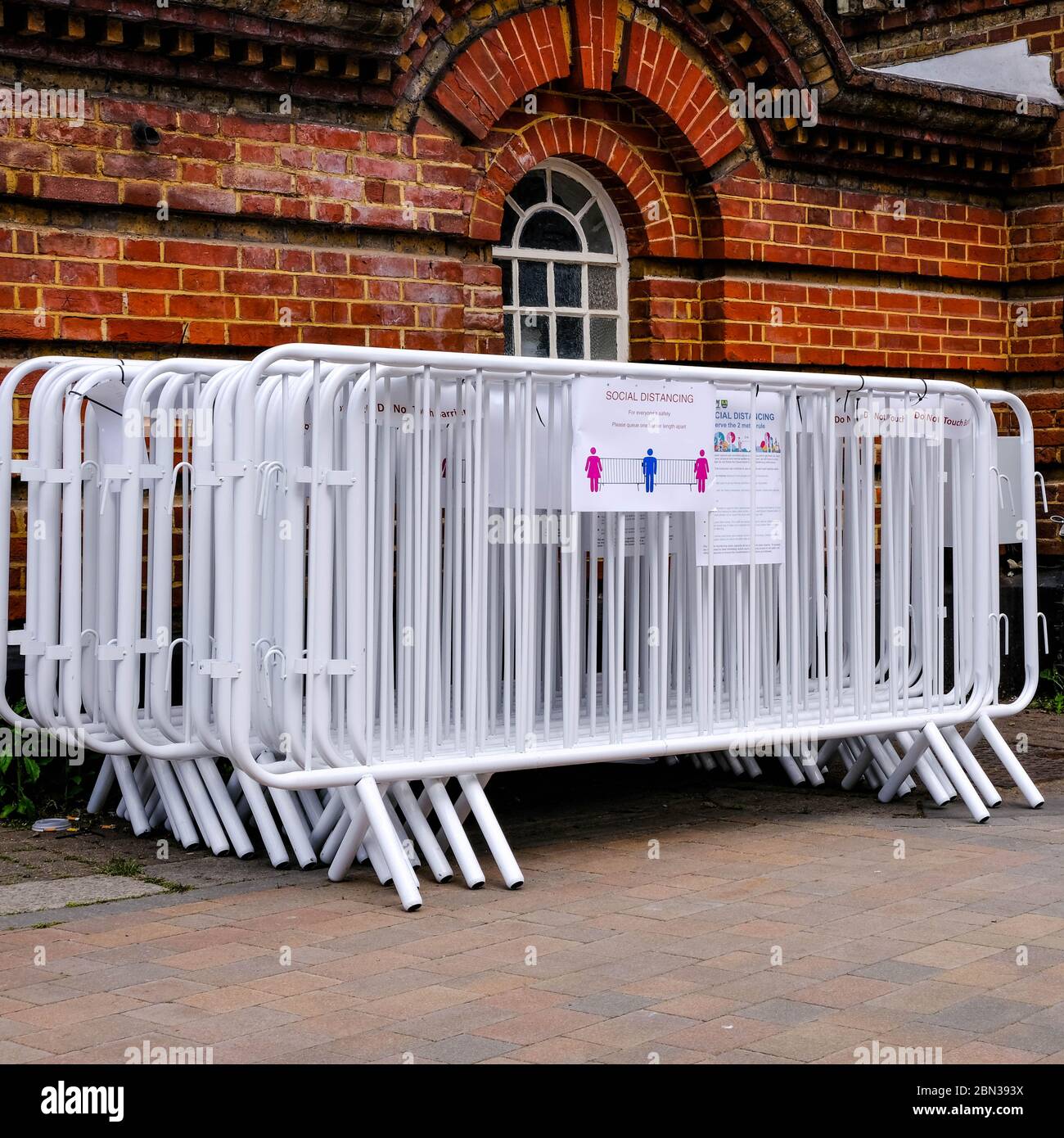 Metal safety barriers hi-res stock photography and images - Alamy