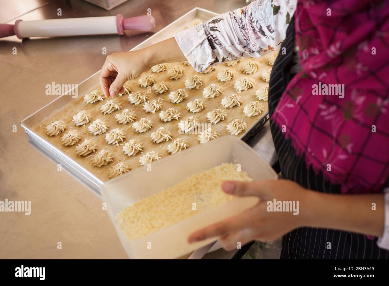 Kuih semperit hi-res stock photography and images - Alamy