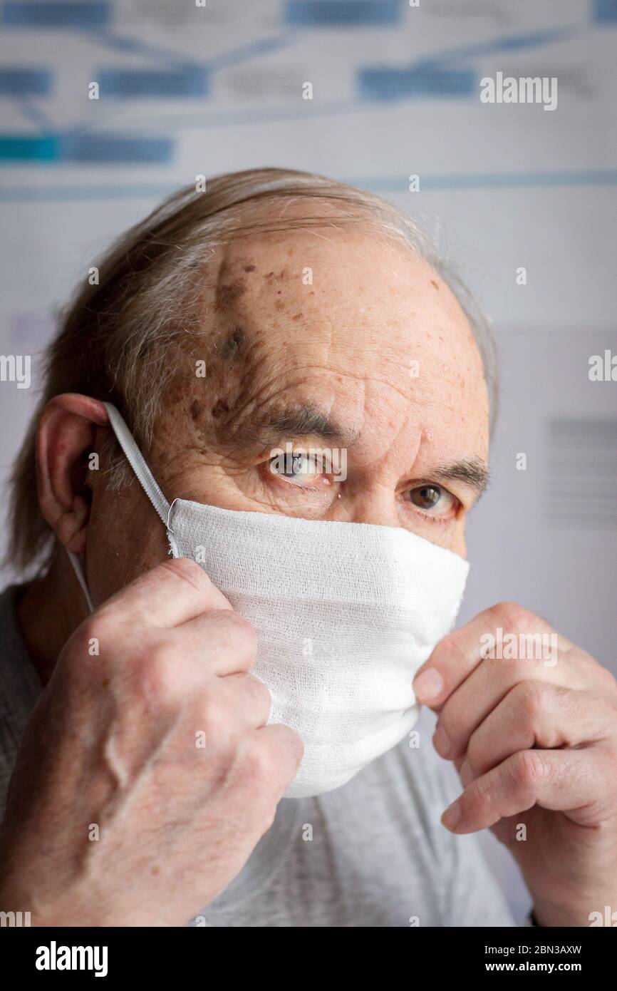 Elderly man at home isolation Stock Photo - Alamy