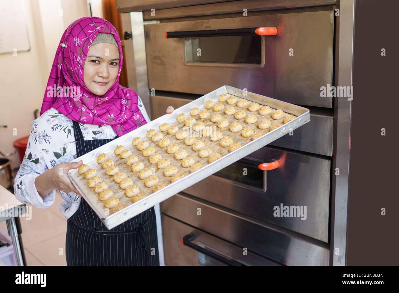 small bakery business owner with her pastry. muslim baker working Stock ...