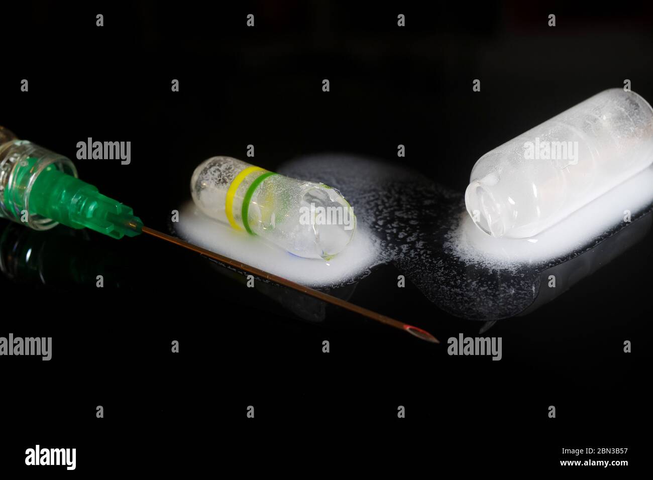 Injection Serum High Resolution Stock Photography and Images - Alamy