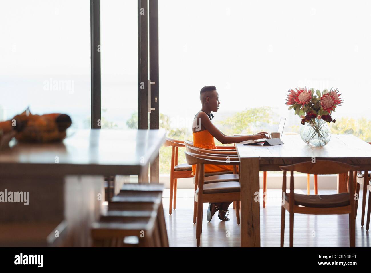 Full view of dining table hi-res stock photography and images - Alamy