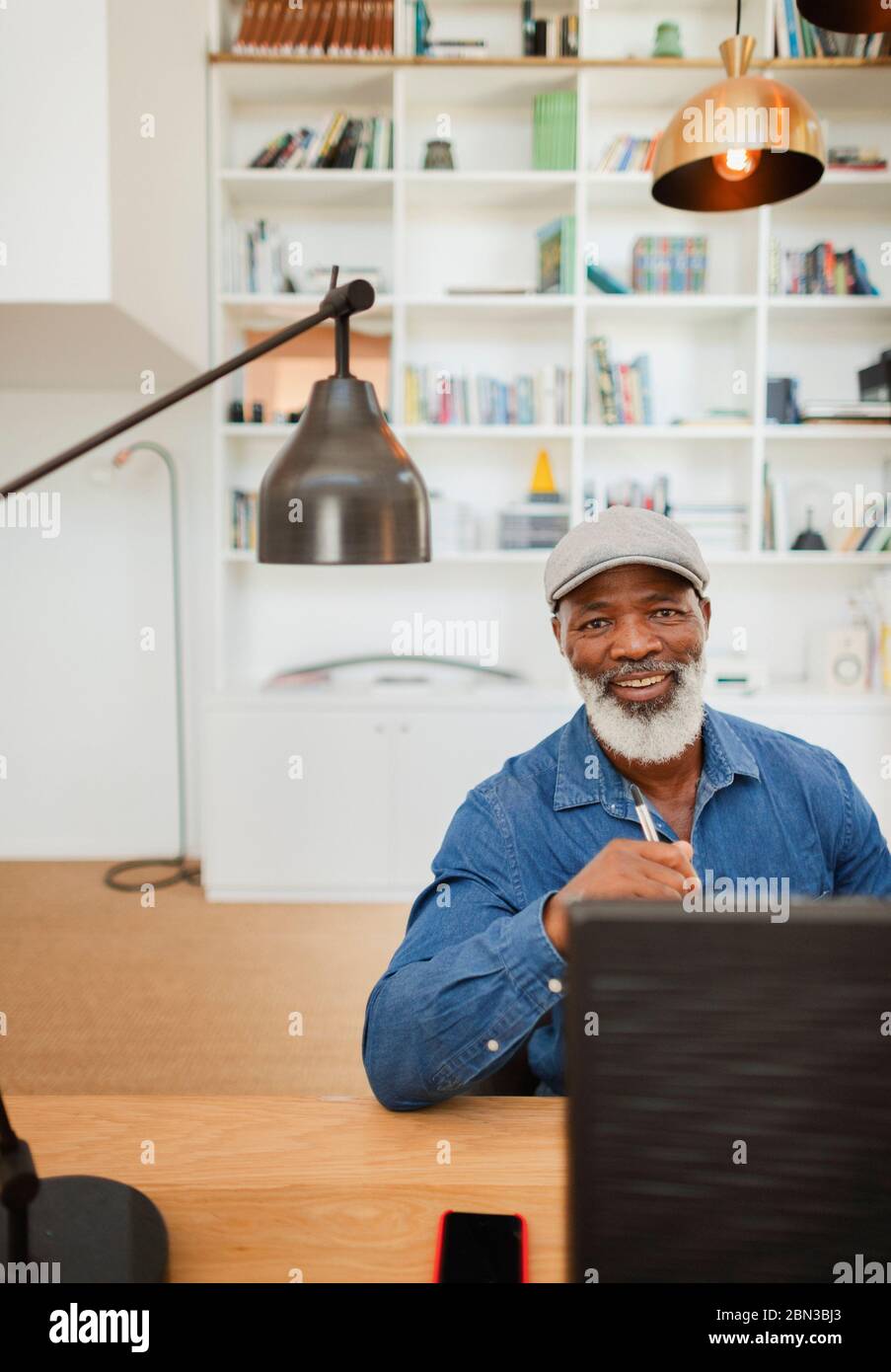 Man work home office hi-res stock photography and images - Alamy