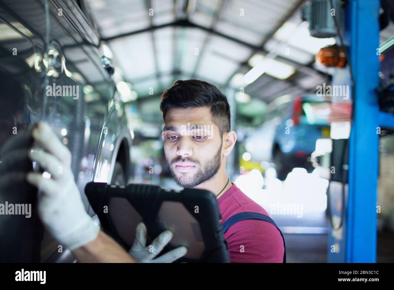 Computer repair shop hi-res stock photography and images - Alamy