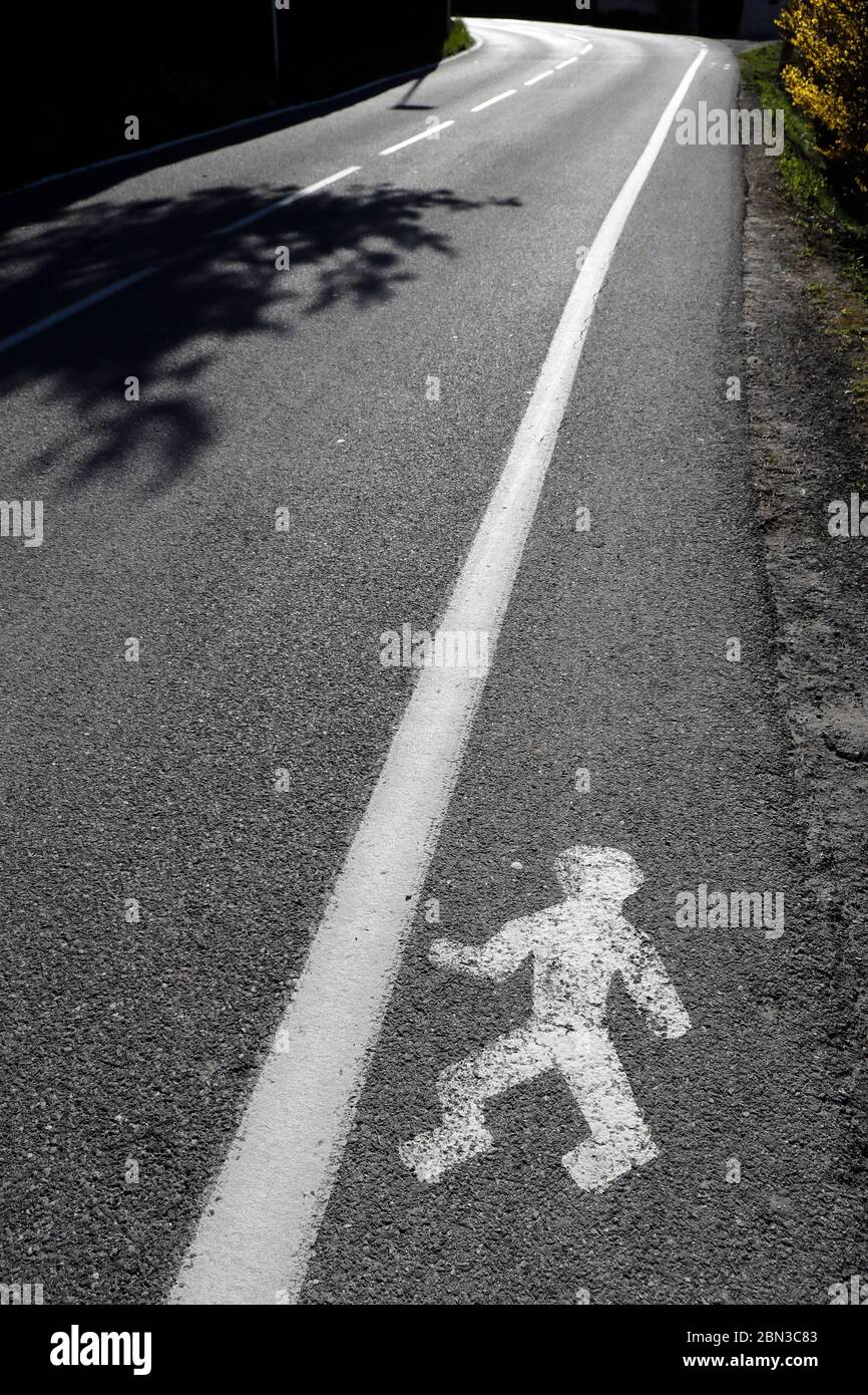 Road markings marking pedestrian hi-res stock photography and images ...