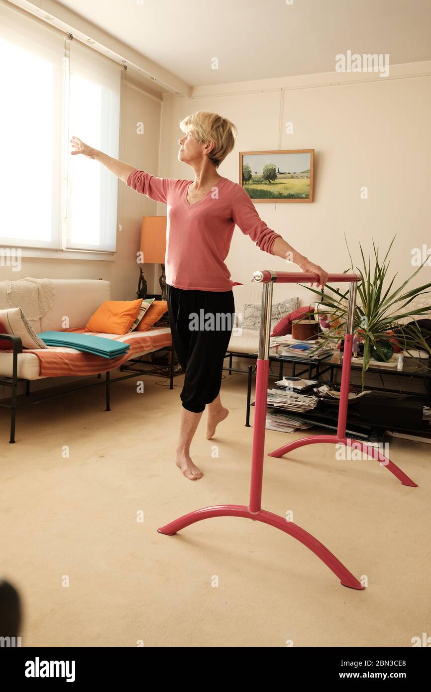 Distance learning dance hi-res stock photography and images - Alamy