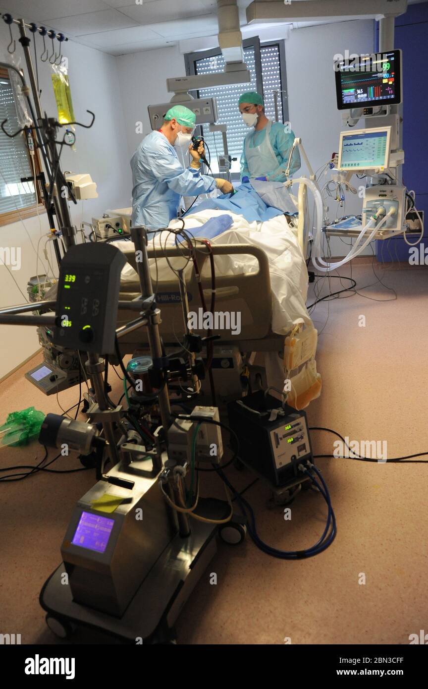 Crisis cell hi-res stock photography and images - Alamy