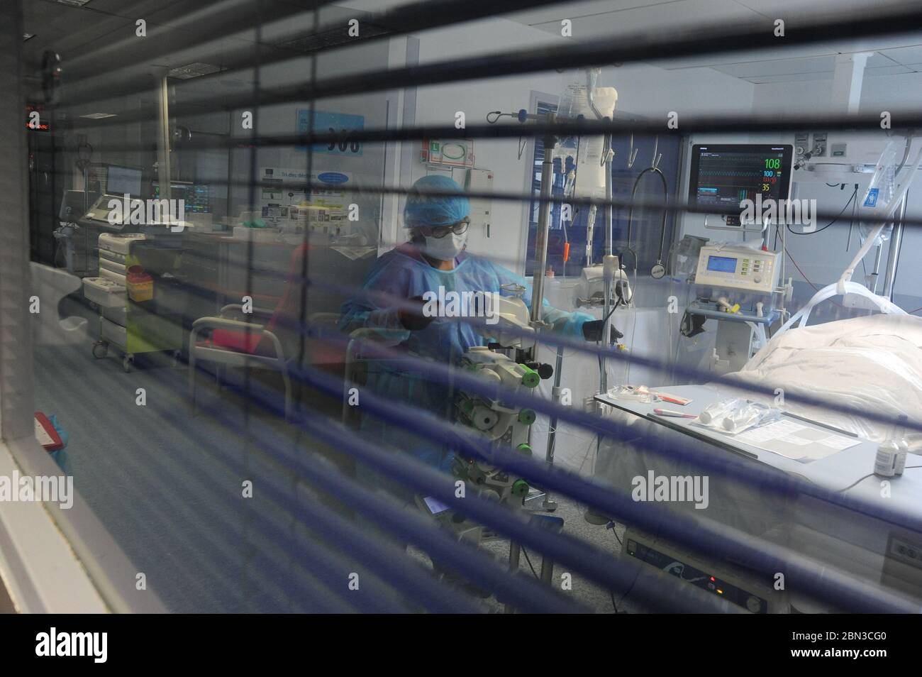 Resuscitation bed hi-res stock photography and images - Alamy