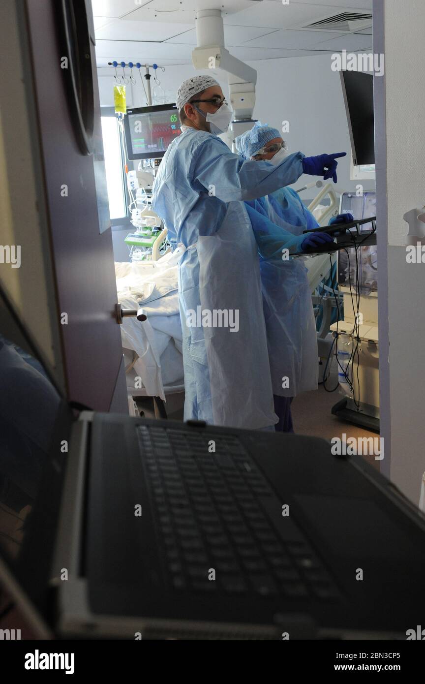 Resuscitation bed hi-res stock photography and images - Alamy