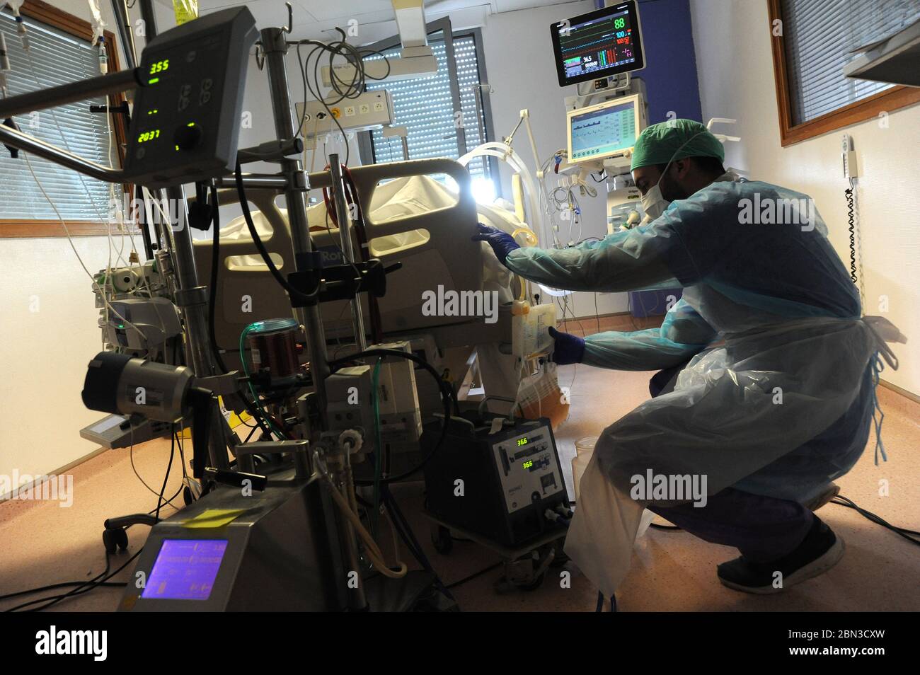 Medical resuscitation service at the Jacques Cartier hospital in Massy ...