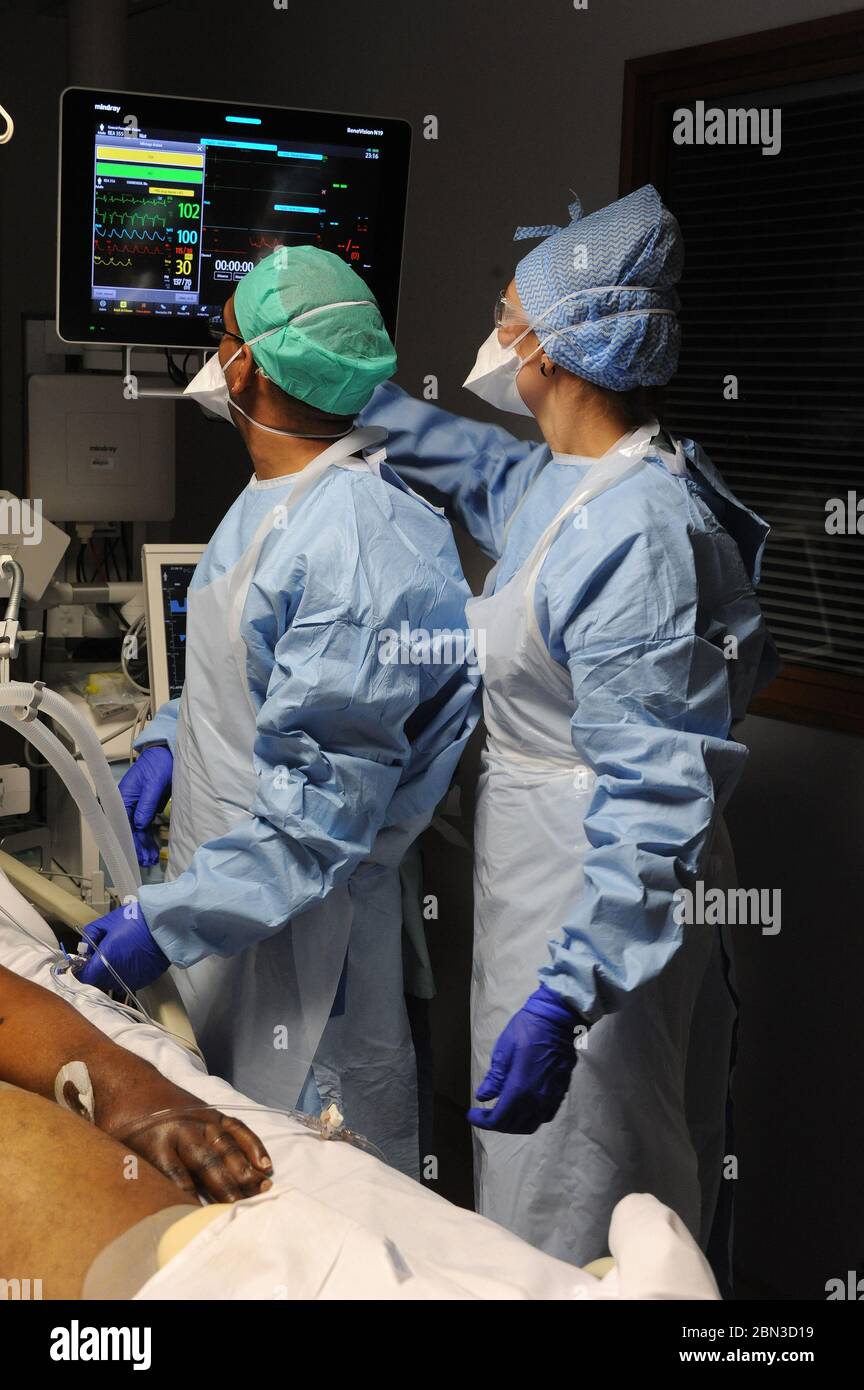 Resuscitation bed hi-res stock photography and images - Alamy