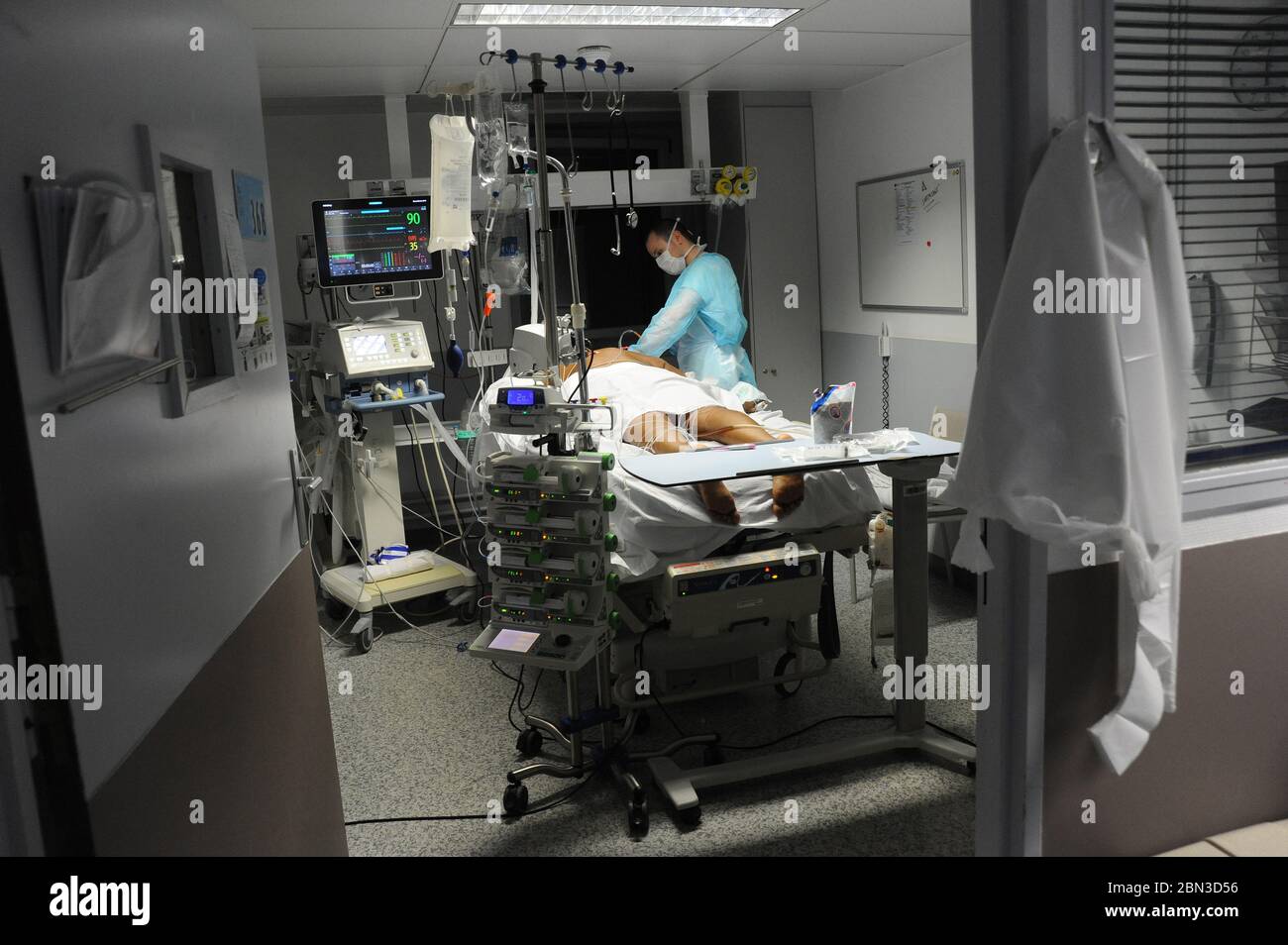 Resuscitation bed hi-res stock photography and images - Alamy