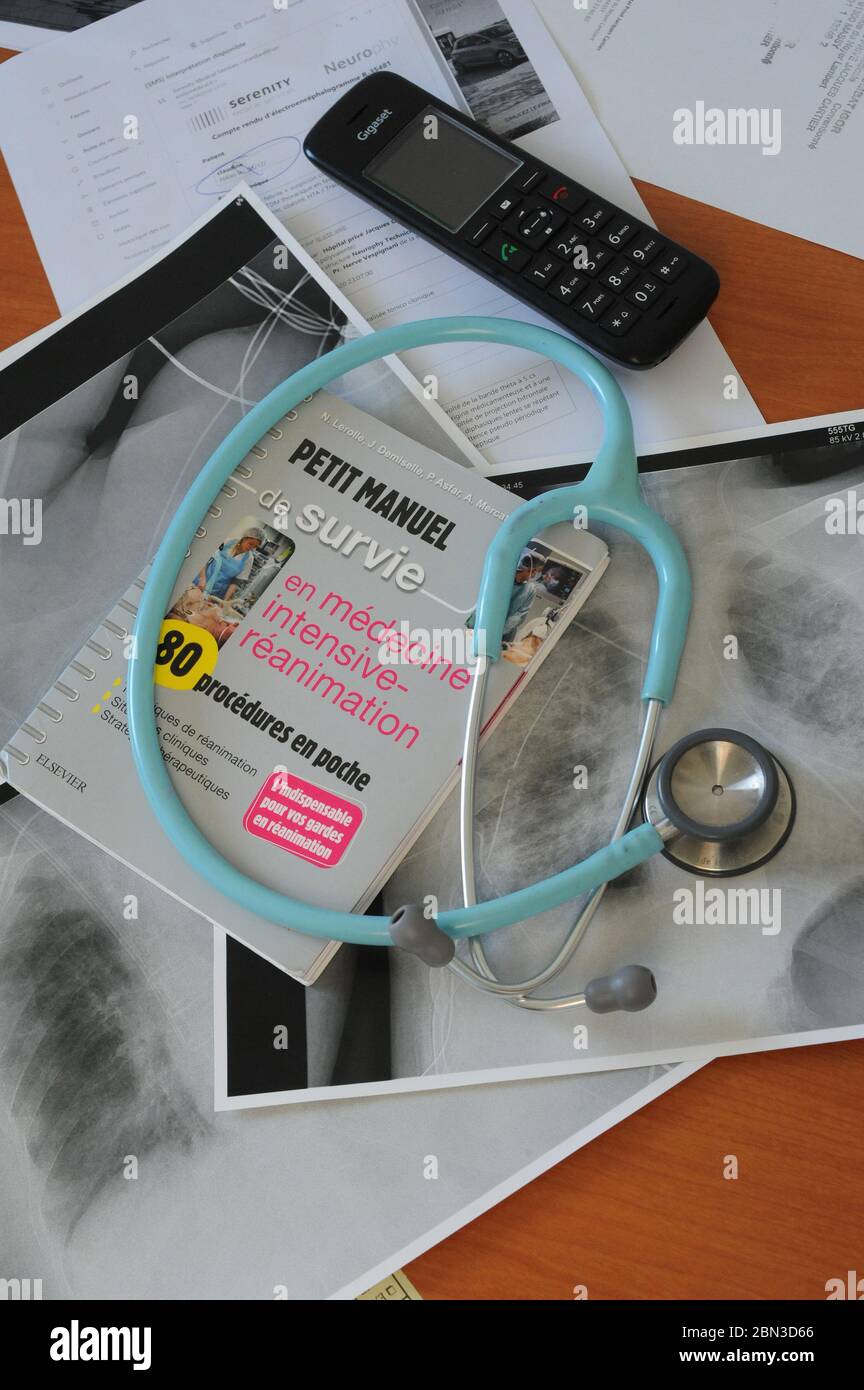 Resuscitation office in hospital hi-res stock photography and images ...