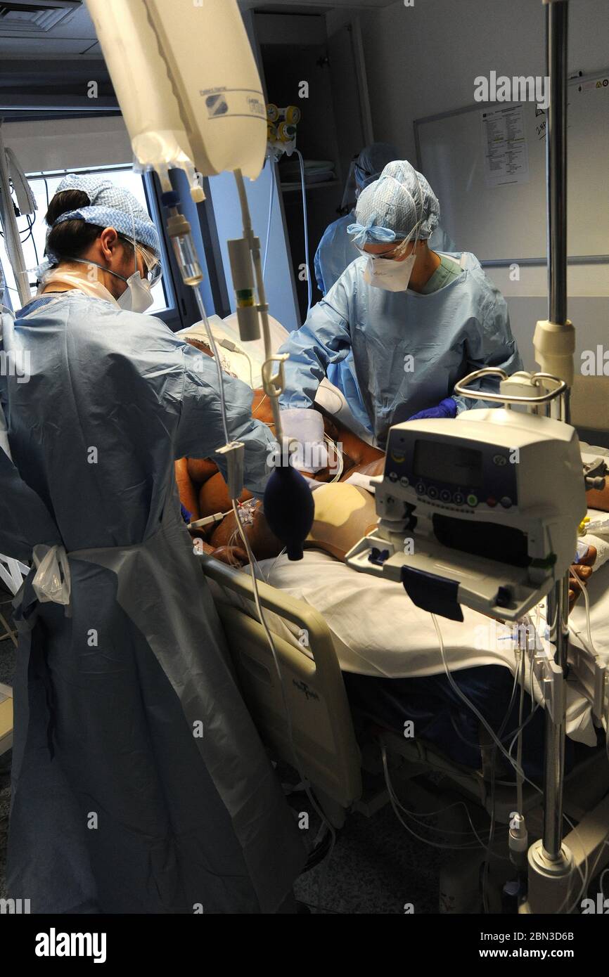 Resuscitation team hi-res stock photography and images - Alamy