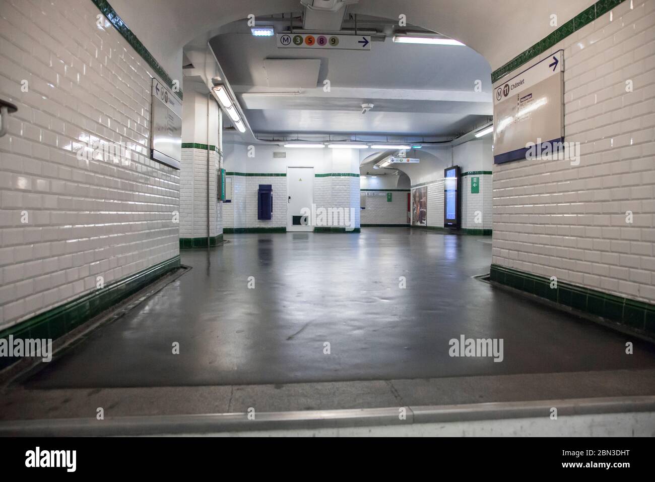 Hallway metro hi-res stock photography and images - Alamy