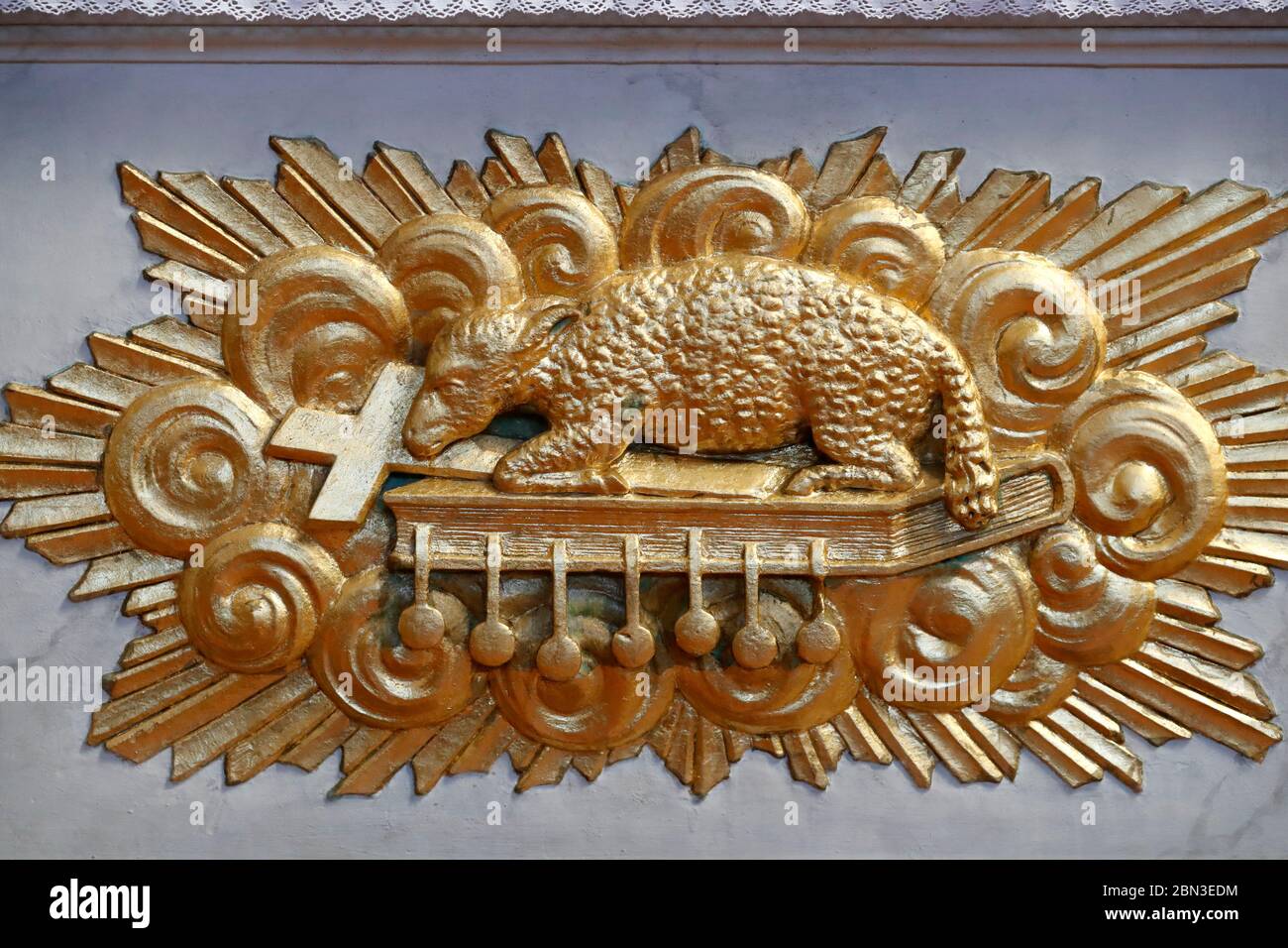 Agnus dei lamb god statue hi-res stock photography and images - Alamy
