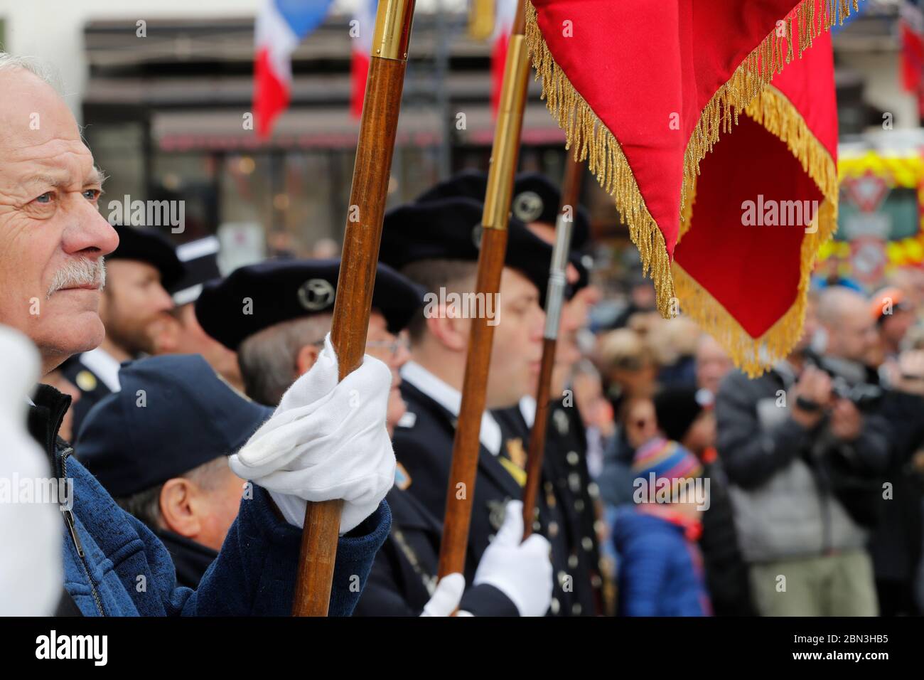 1918 flag day ceremony hi-res stock photography and images - Alamy