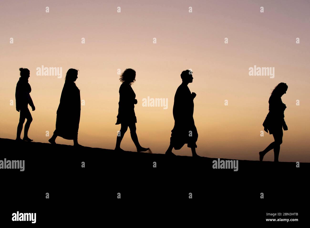 Zen sesshin (retreat) in the Sahara desert, Morocco. Kin hin (walking ...