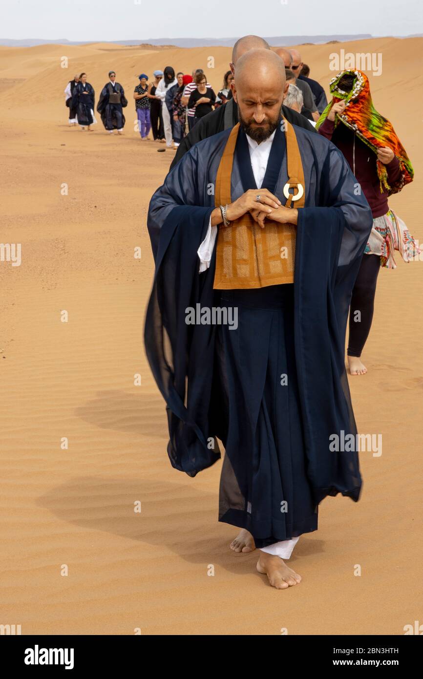 Zen sesshin (retreat) in the Sahara desert, Morocco. Kin hin (walking ...