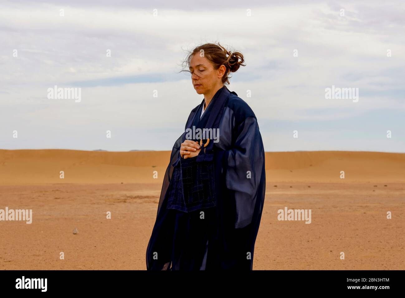 Zen sesshin (retreat) in the Sahara desert, Morocco. Kin hin (walking ...