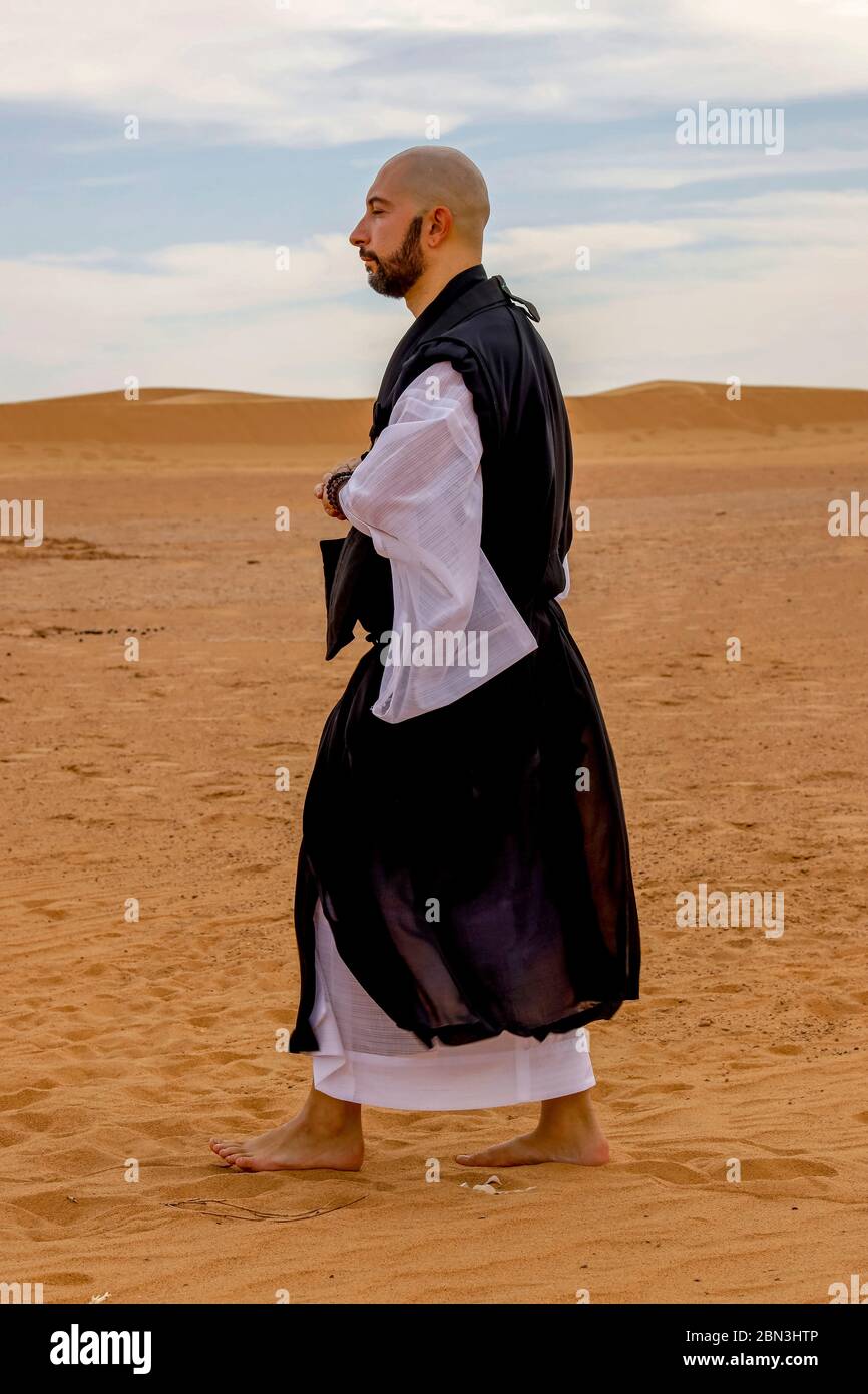 Zen sesshin (retreat) in the Sahara desert, Morocco. Kin hin (walking ...