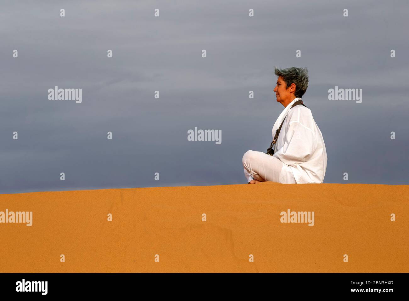 Zen sesshin (retreat) in the Sahara desert, Morocco. Zazen (meditation ...