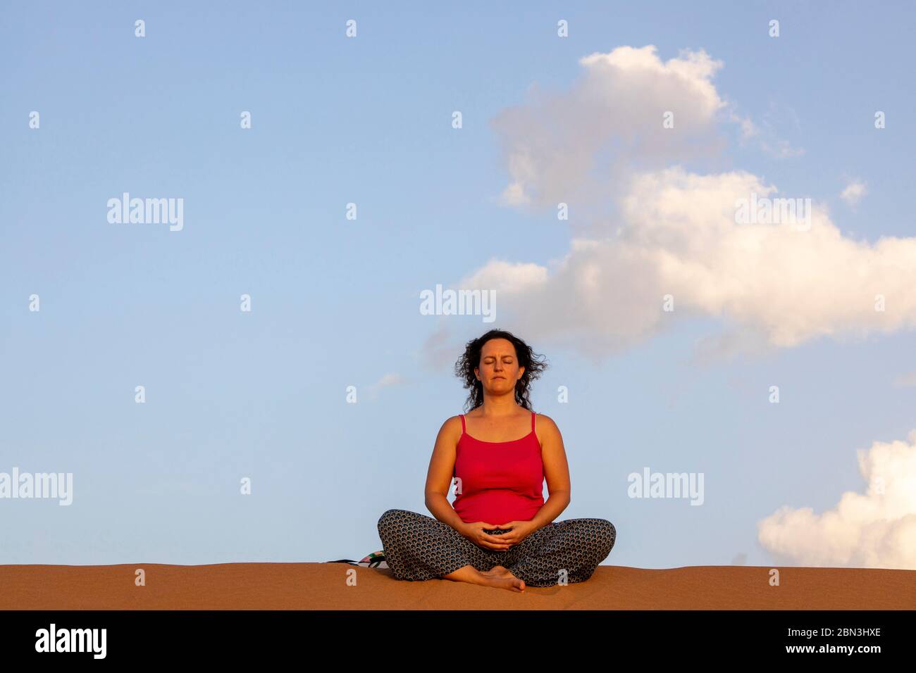 Zen sesshin (retreat) in the Sahara desert, Morocco. Zazen (meditation ...