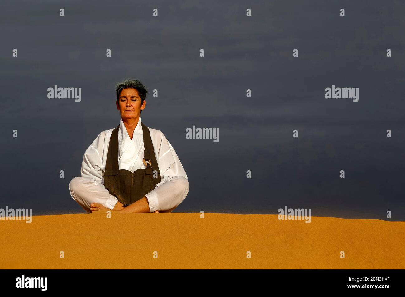 Zen sesshin (retreat) in the Sahara desert, Morocco. Zazen (meditation ...