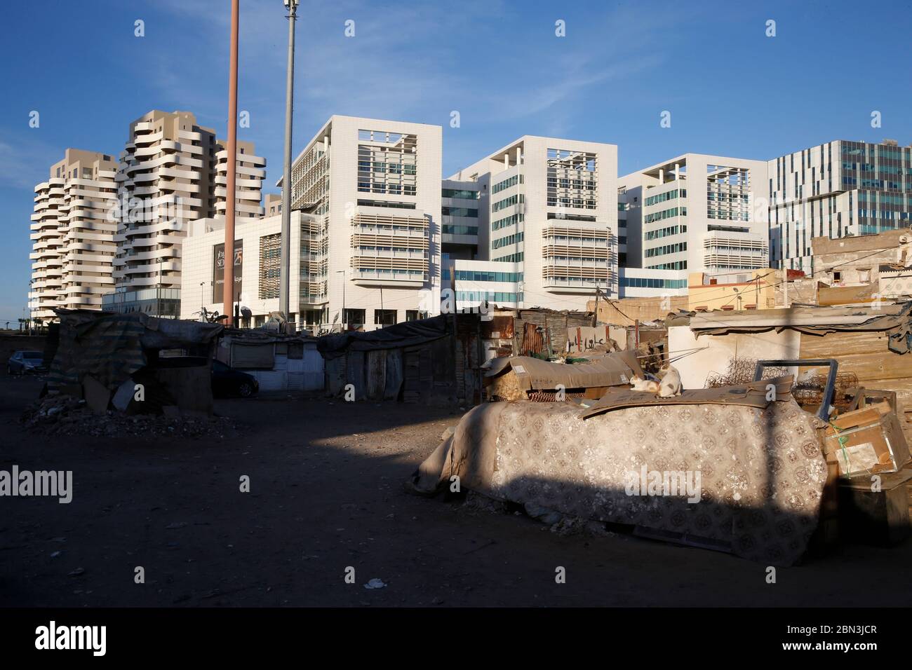 Buildings slums africa hi-res stock photography and images - Alamy