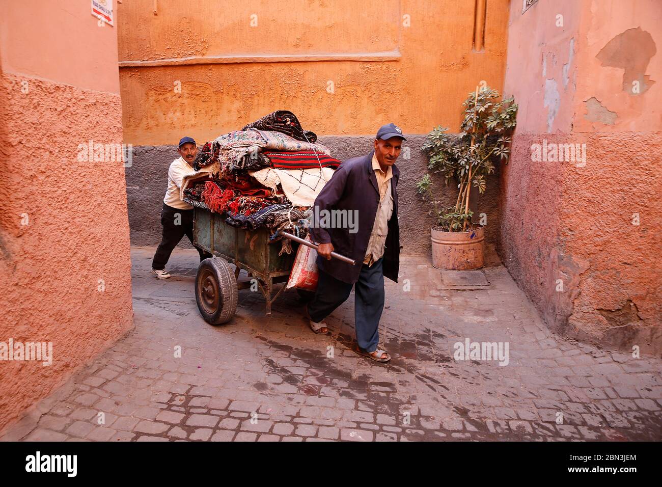Men with cart in Marrakesh medina (old city), Morocco Stock Photo - Alamy