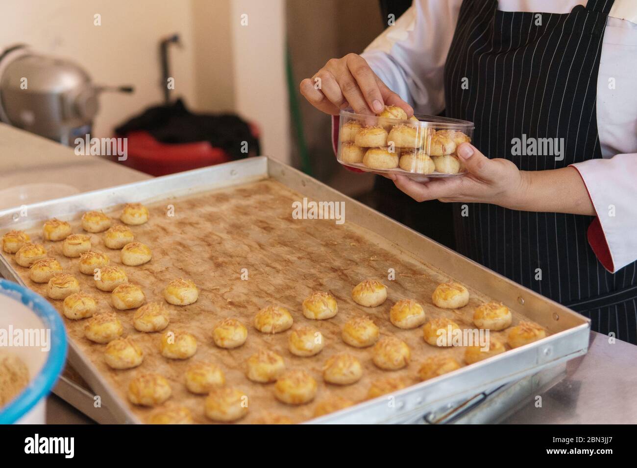 delicious nastar cake being put on a container Stock Photo - Alamy
