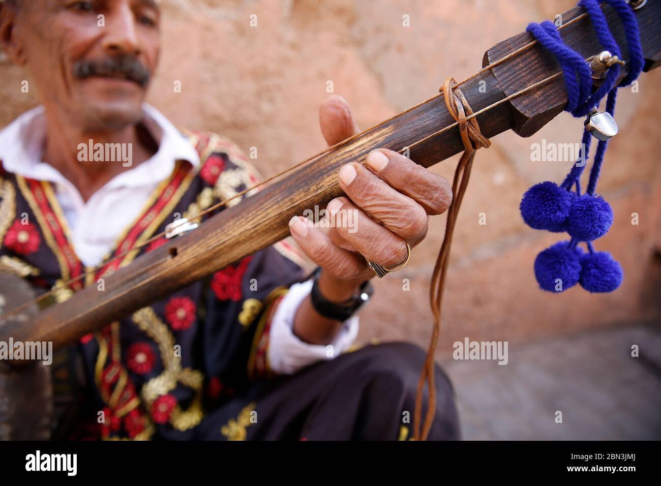 Gnawa marocain hi-res stock photography and images - Alamy