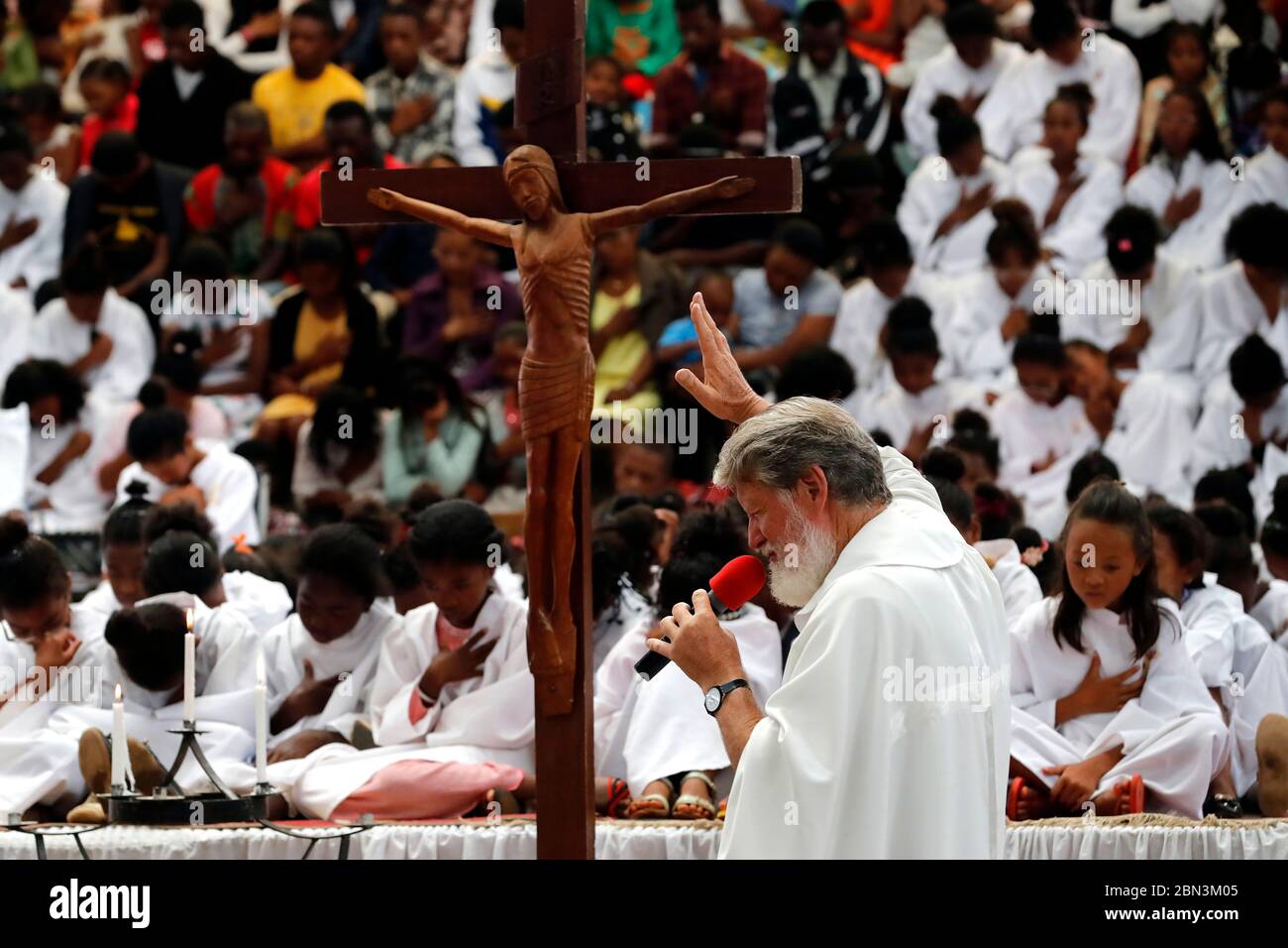 Sunday catholic mass with Father Pedro Opeka founder of the Akamasoa ...