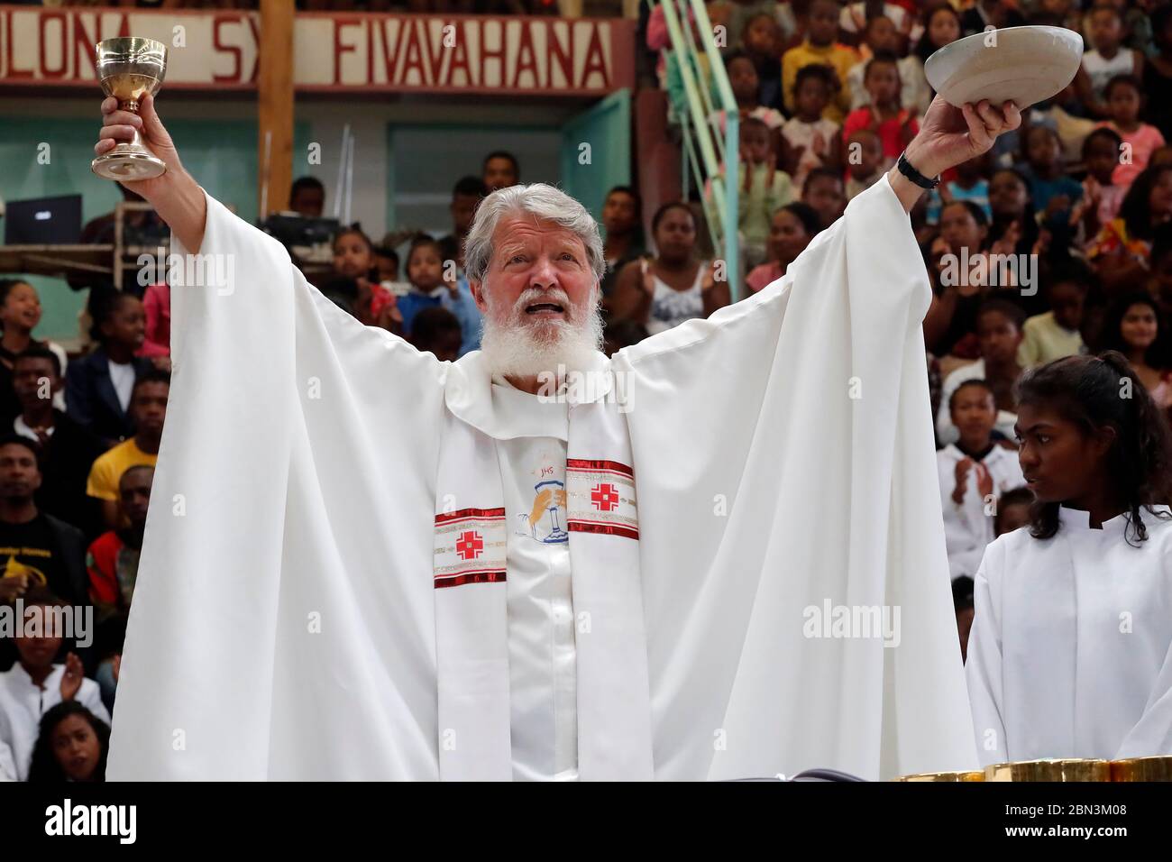 Sunday catholic mass with Father Pedro Opeka founder of the Akamasoa ...