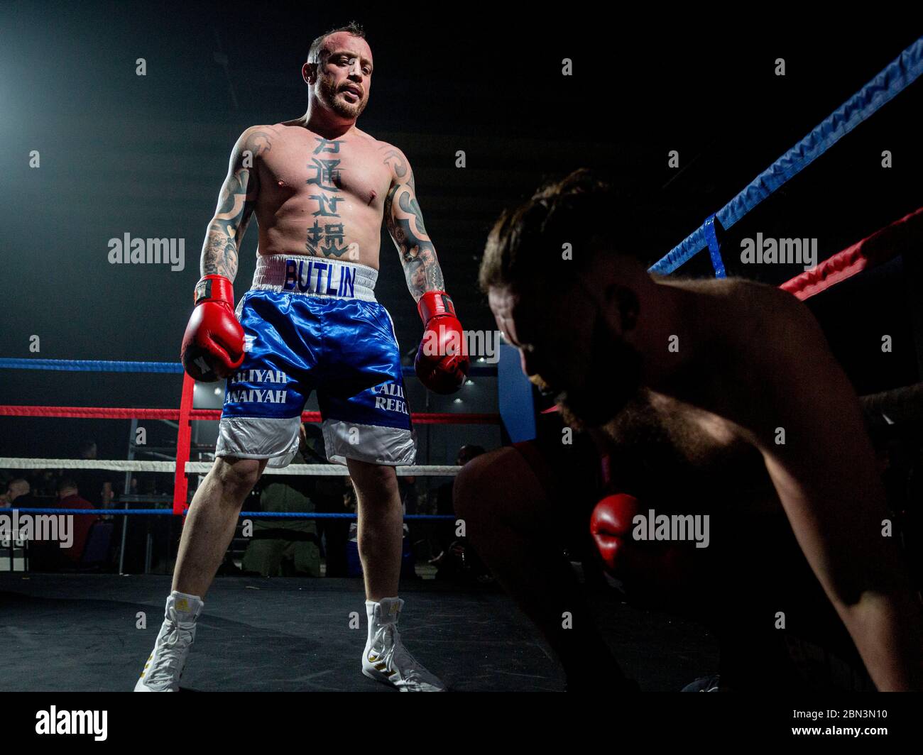 Men knock out hi-res stock photography and images - Alamy