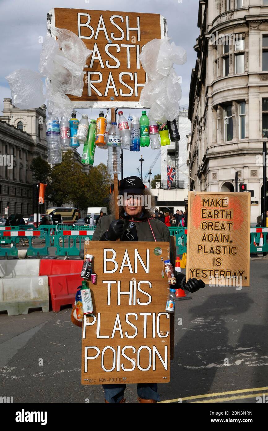 Man demonstrating against plastic trash, London, U.K Stock Photo - Alamy