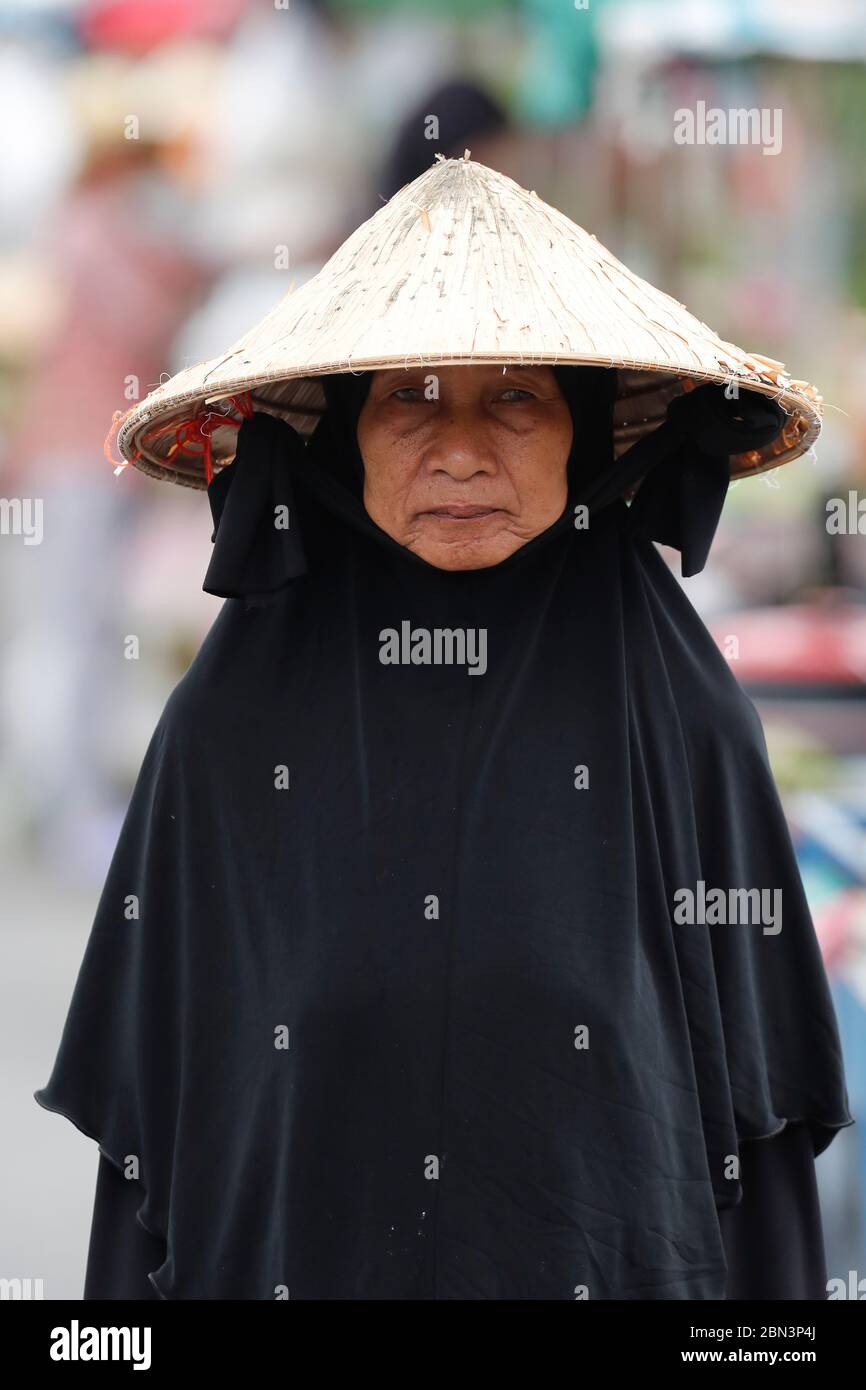 Vietnamese muslim woman with abaya. Chau Doc. Vietnam Stock Photo - Alamy
