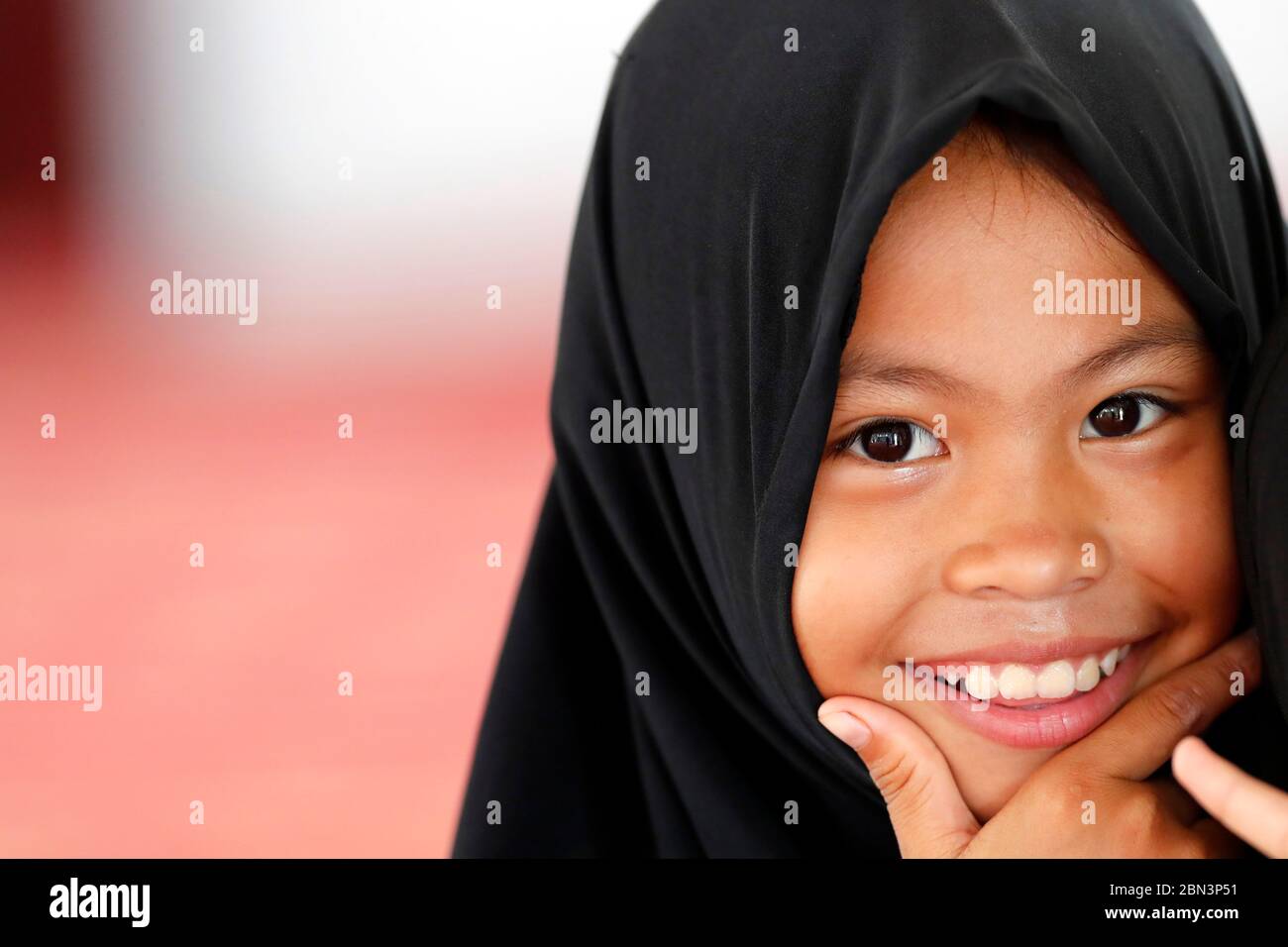 Abaya girl hi-res stock photography and images - Alamy