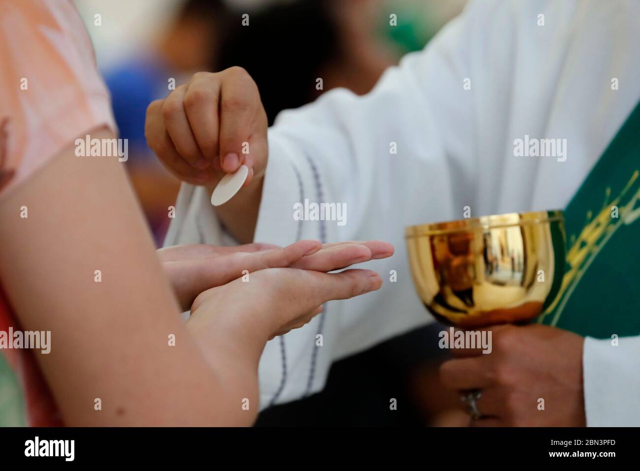 Holy communion church hi-res stock photography and images - Alamy