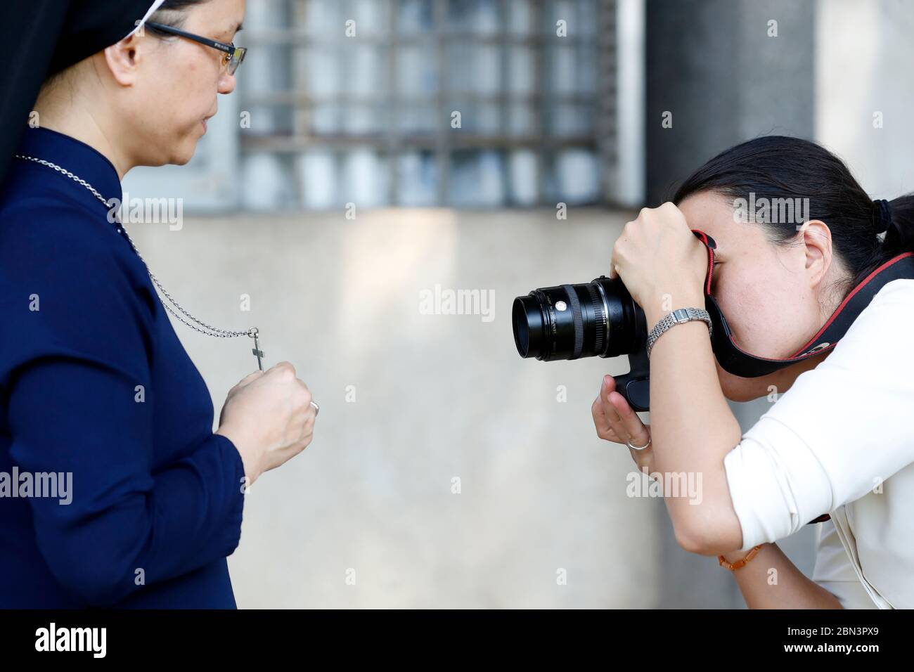 Dominican nun hi-res stock photography and images - Alamy