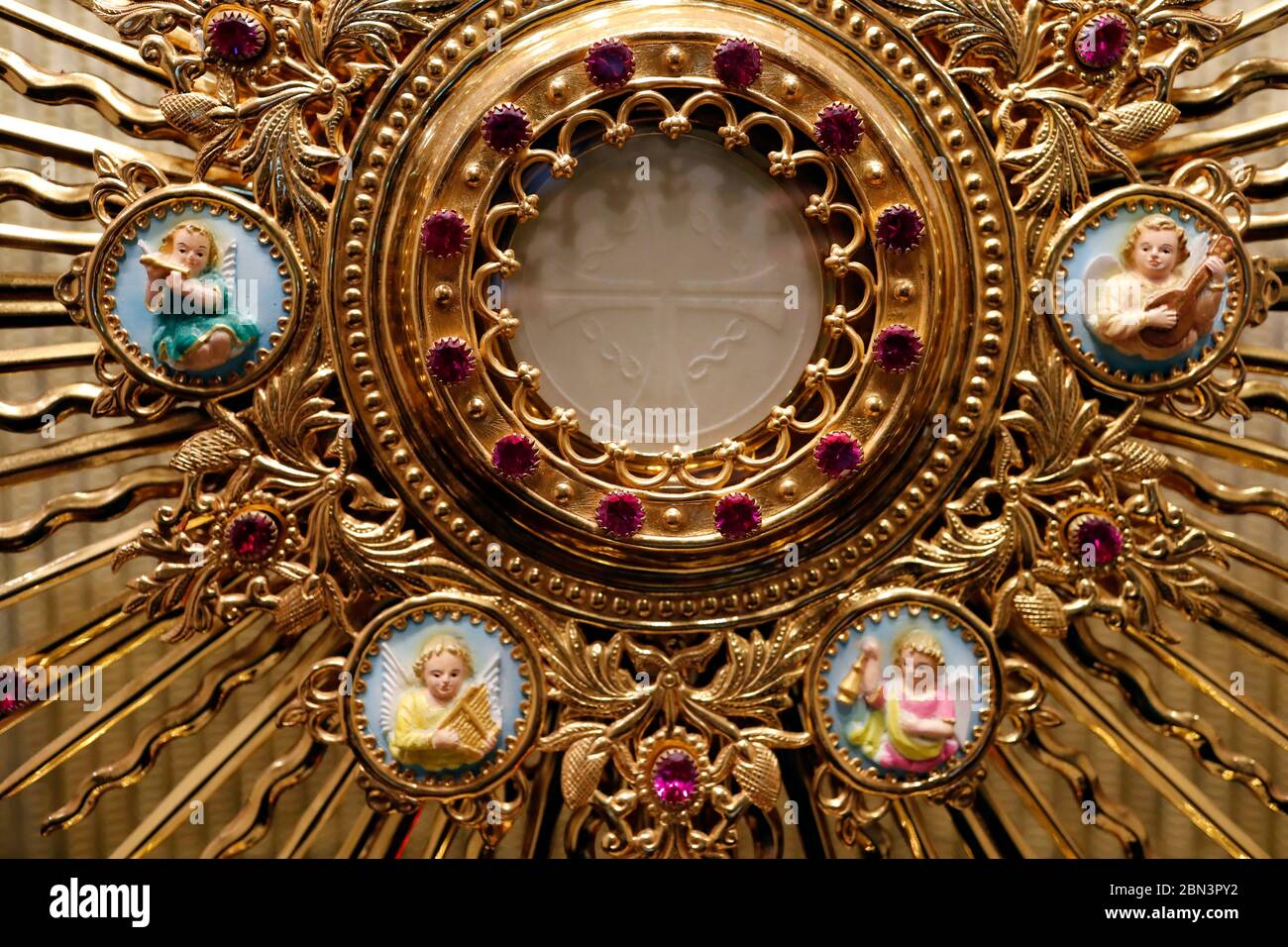 Host In Catholic Church High Resolution Stock Photography and Images ...